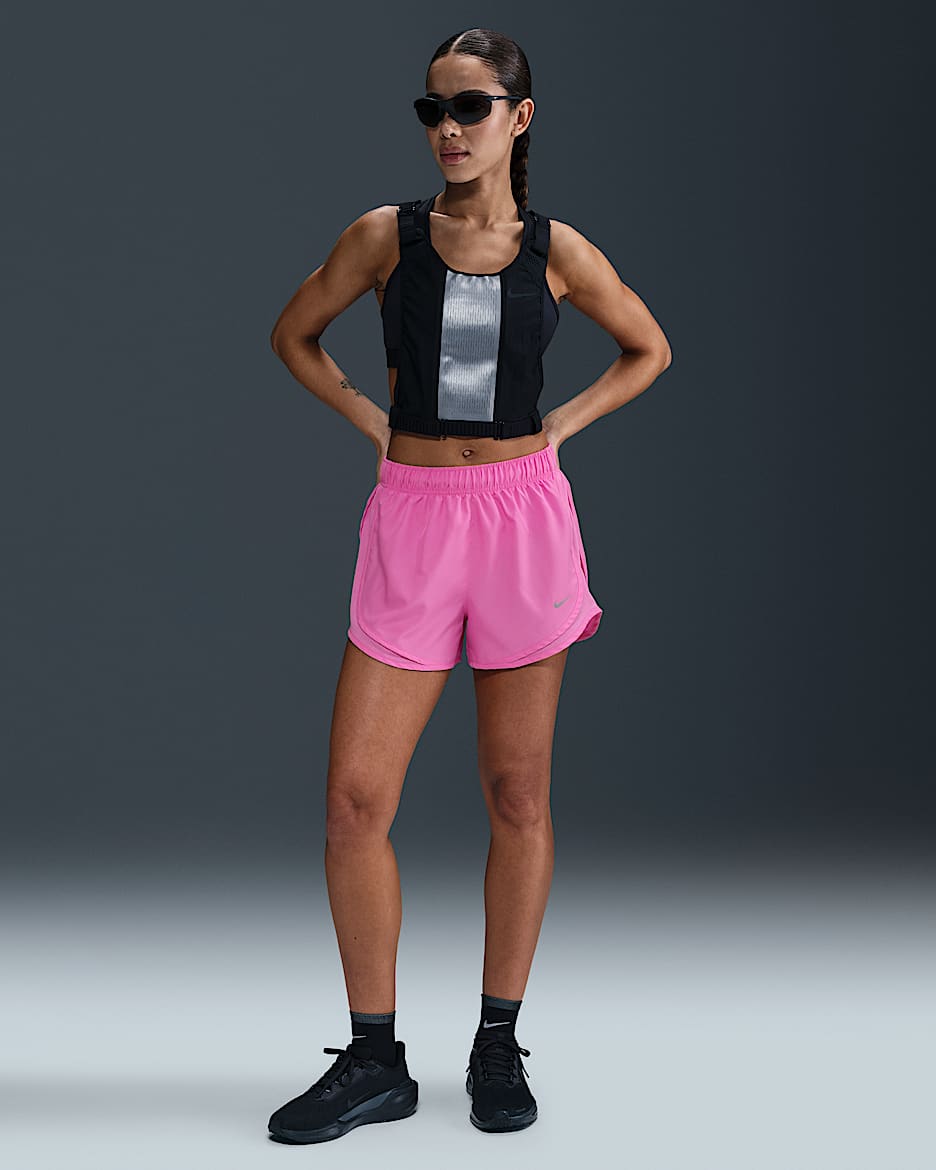 Shorts de correr Dri-FIT de tiro medio con forro de ropa interior para mujer Nike Tempo. Nike.com